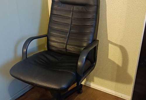Кресло офисное с дефектом опоры