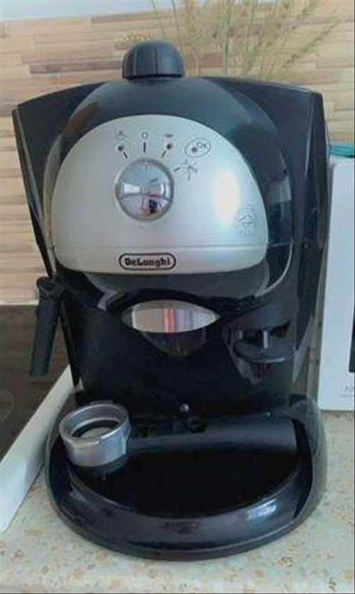 Кофеварка рожковая De'Longhi EC410 с капучинат