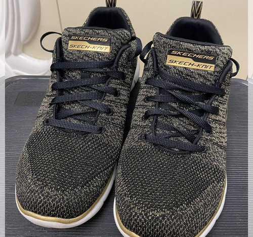 Кроссовки женские skechers размер 39,5