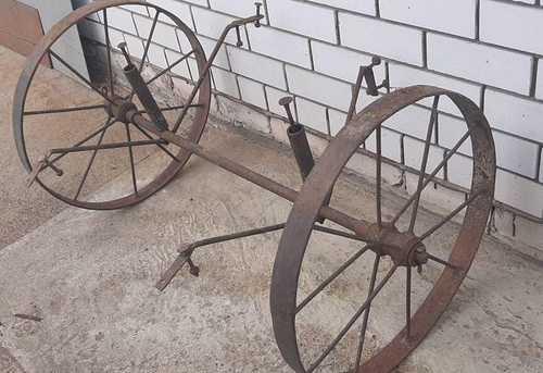 Старинные железные колеса