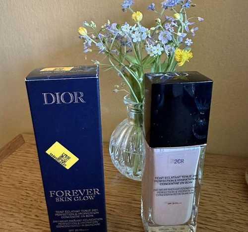 Dior Тональный крем Forever Skin Glow SPF 20