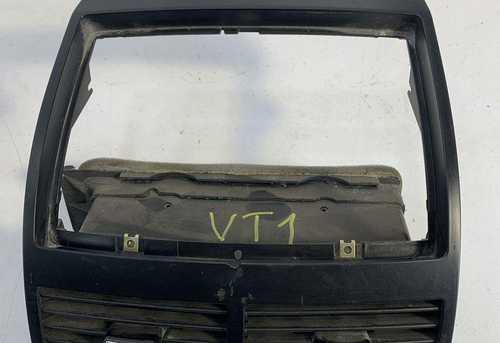 VW Touareg 1 дефлектор центральный 7L6819727R