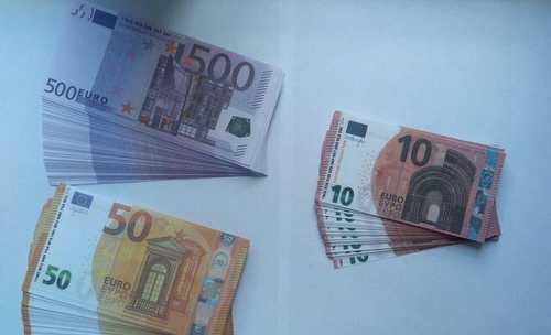 Пачки ненастоящих денег (евро)