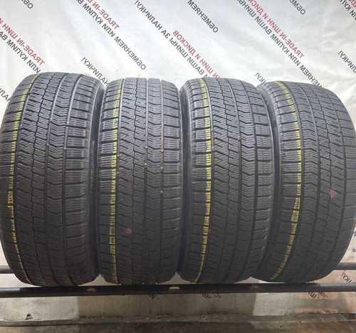 Bridgestone Blizzak VRX2 215/45 R17 84N
