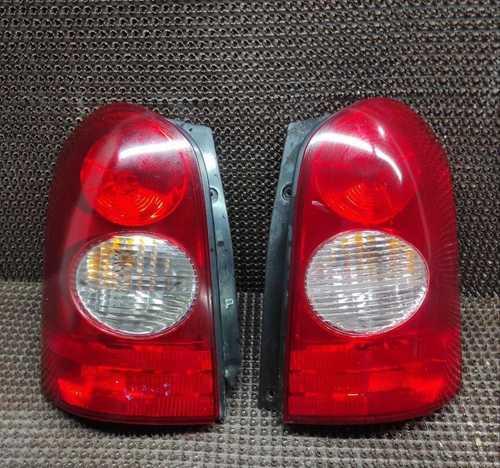 Фонари задние Mazda MPV 2002