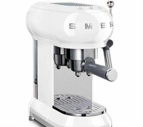 Кофеварка рожковая Smeg ECF01, белый