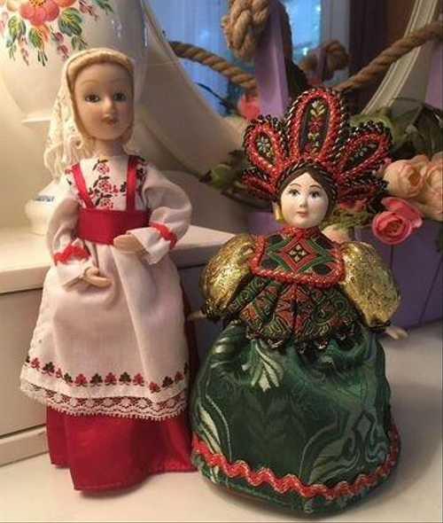 Кукла фарфоровая