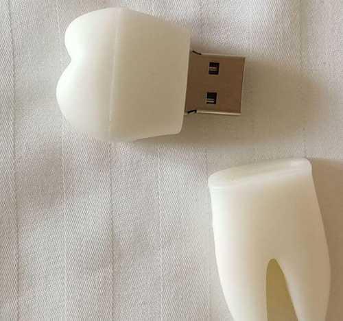 USB флешка 29 Гб в виде зуба