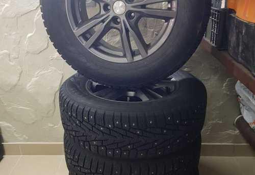 Зимние колеса 235/65R17 Nokian в хорошем состоянии