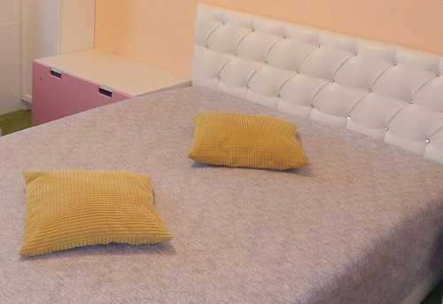 Декоративные подушки, цвет белый,желтый и красный