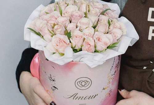 Букет в розовой шляпной коробке Amour Mini из 31 н