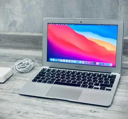 Apple Macbook Air 11 (2014)