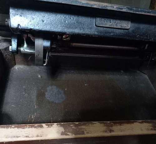 Старая швейная машинка госшвеймашина