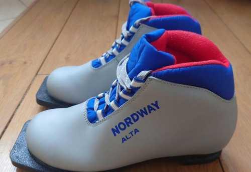 Продаю детские лыжные ботинки Nordway 37р