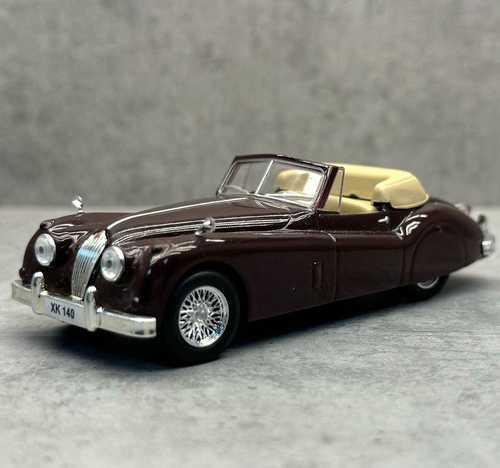 Коллекционная модель Jaguar XK140 1:43