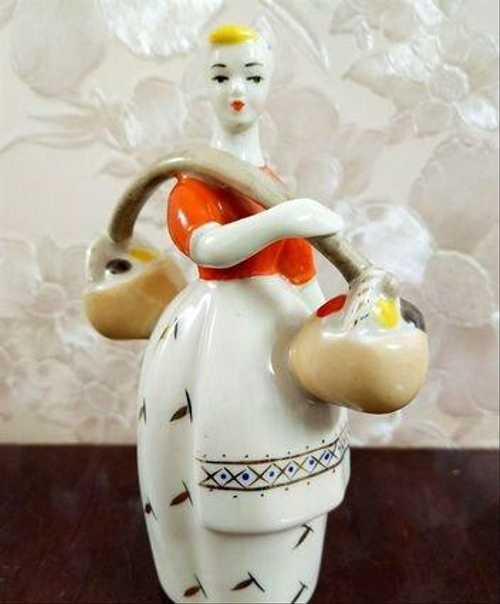 Девушка с грибами.Статуэтка СССР