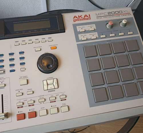 Akai MPC2000XL