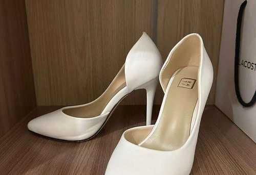 Туфли женские 35 размер белые