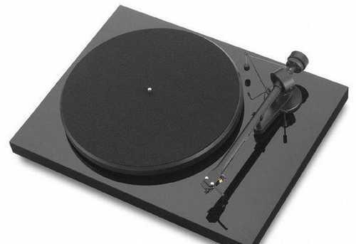 Pro-Ject Debut III Piano Black (OM-5e)