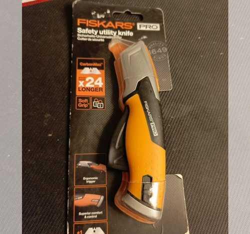 Нож fiskars