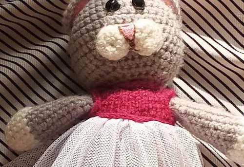 Вязанная игрушка кота ручной работы