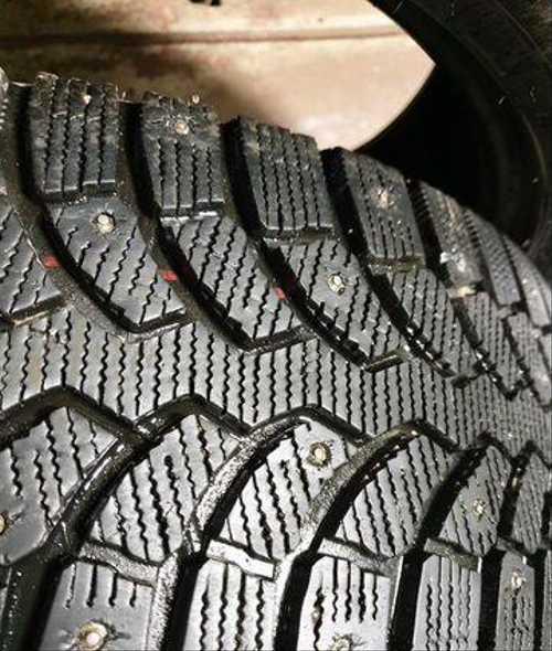 Bridgestone Blizzak Spike-01 215/65 R16 98T