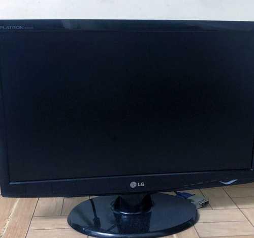 Moнитop LG Flatron 21.5"