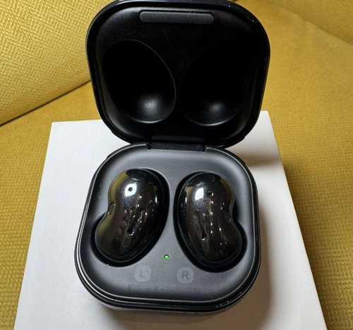 Беспроводные наушники samsung galaxy buds live