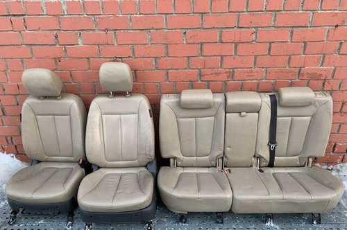 Hyundai Santa Fe Передний и задний ряд сидений