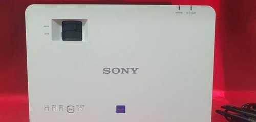 Новый проектор Sony с технологией LCD