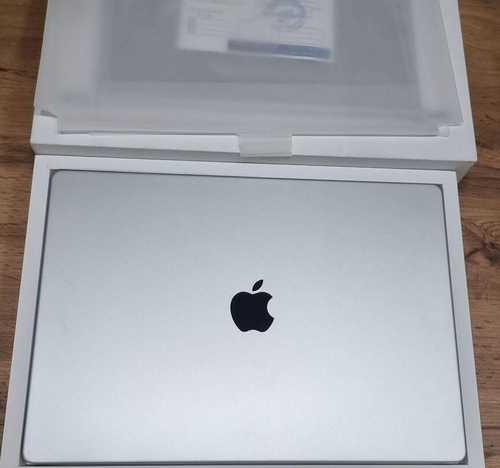 Macbook pro 16 m3 pro 18 512