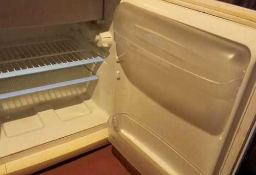 Холодильник indesit маленький