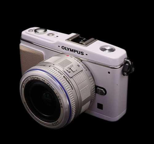 Olympus Pen E-P1 kit (пробег 6800 кадров)