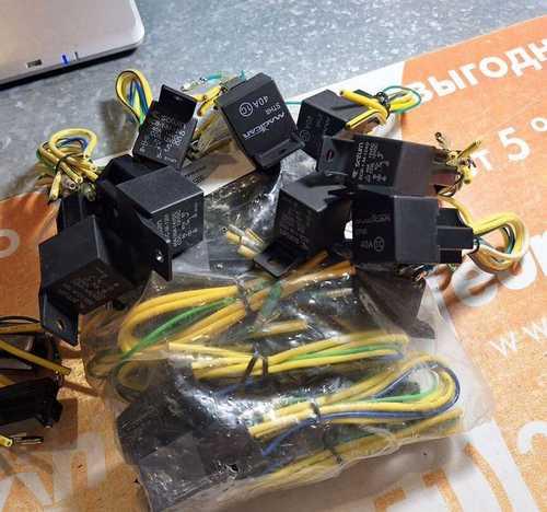 Реле 5 контактное 12v с колодкой