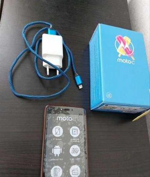 Телефон Motorola C4 4G 16GB. Полный комплект