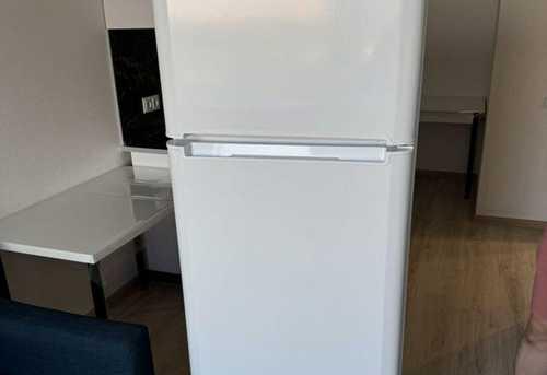 Холодильник indesit в отличном состоянии