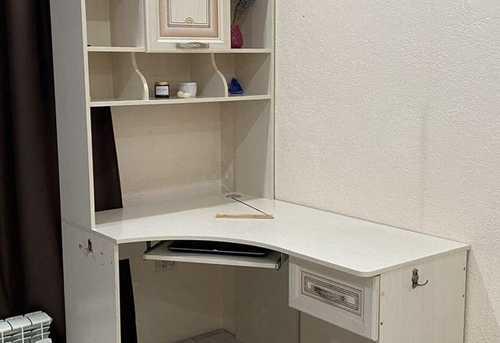 Письменный стол для школьника угловой