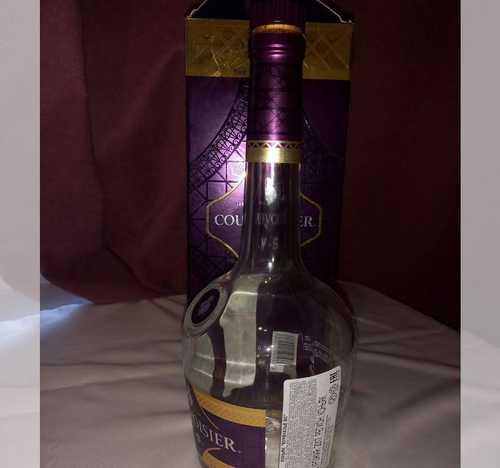 Бутылка с коробкой Courvoisier v.s