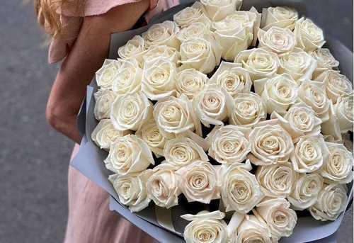 Белые пионовидные розы, букет роз, доставка цветов