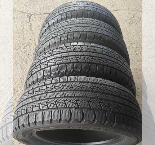 Roadstone Winguard Ice 215/60 R17 96Q