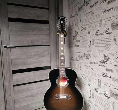 Двенадцатиструнная гитара Gibson SJ-200 массив