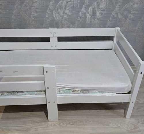 Детская кровать с матрасом