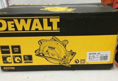 Дисковая пила DeWalt D23700-QS