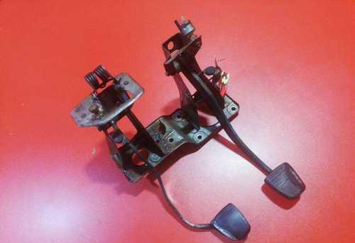 Педальный узел Toyota Hilux Surf LN130G 2L-T 1990