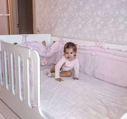 Детская кровать с высокими бортами