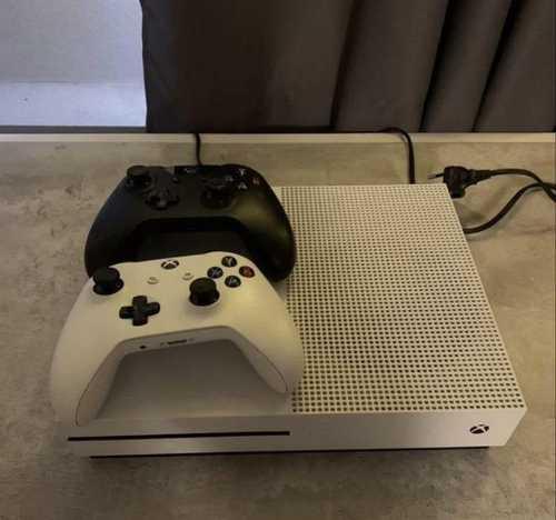 Xbox one s 1tb два джостика