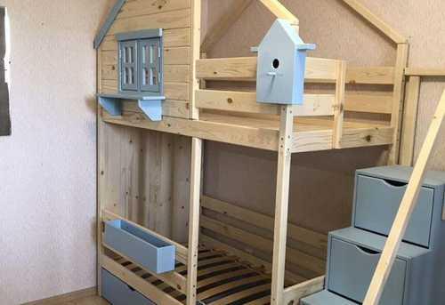 Кровать детская двухярусная с декором домик