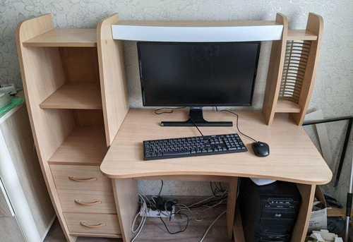 Компьютер с периферией и столом