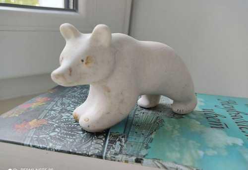 Фарфоровая статуэтка медведица