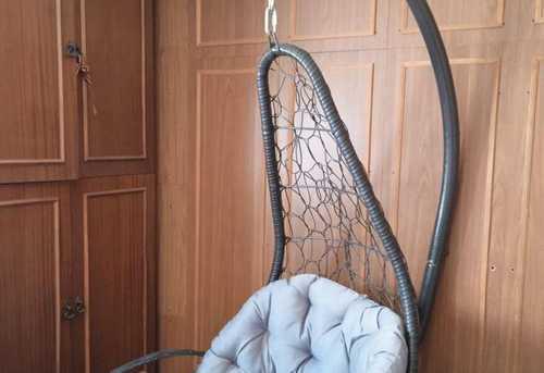 Кресло подвесное плетеное с подлокотниками